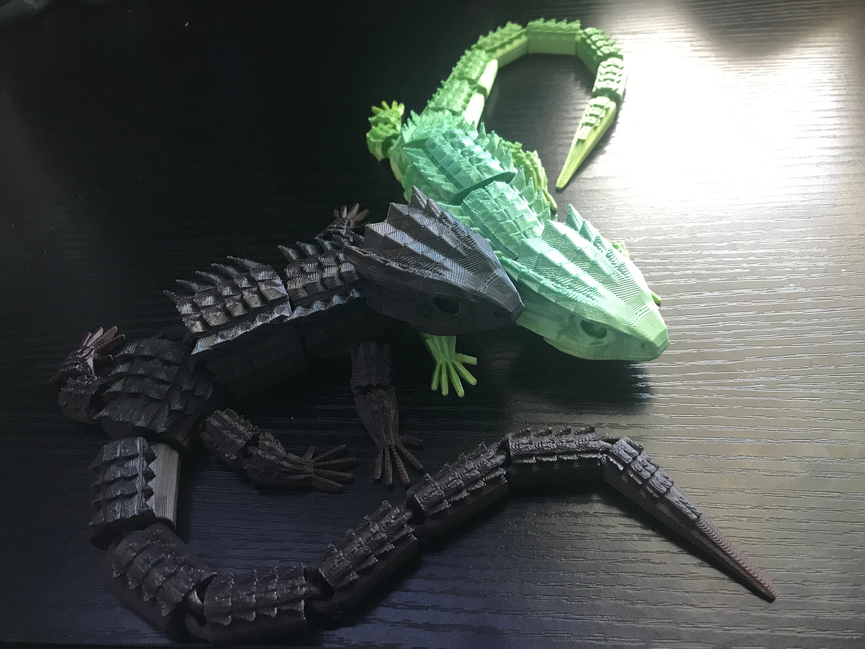 Articulated Crocodile Skink / Skink / Toy / Desk Toy - Etsy