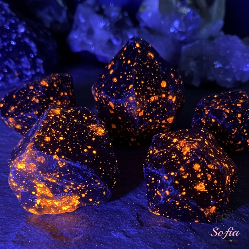 Raw Natural Yooperlite Crystal - UV Reactive Rough Stones Home ...