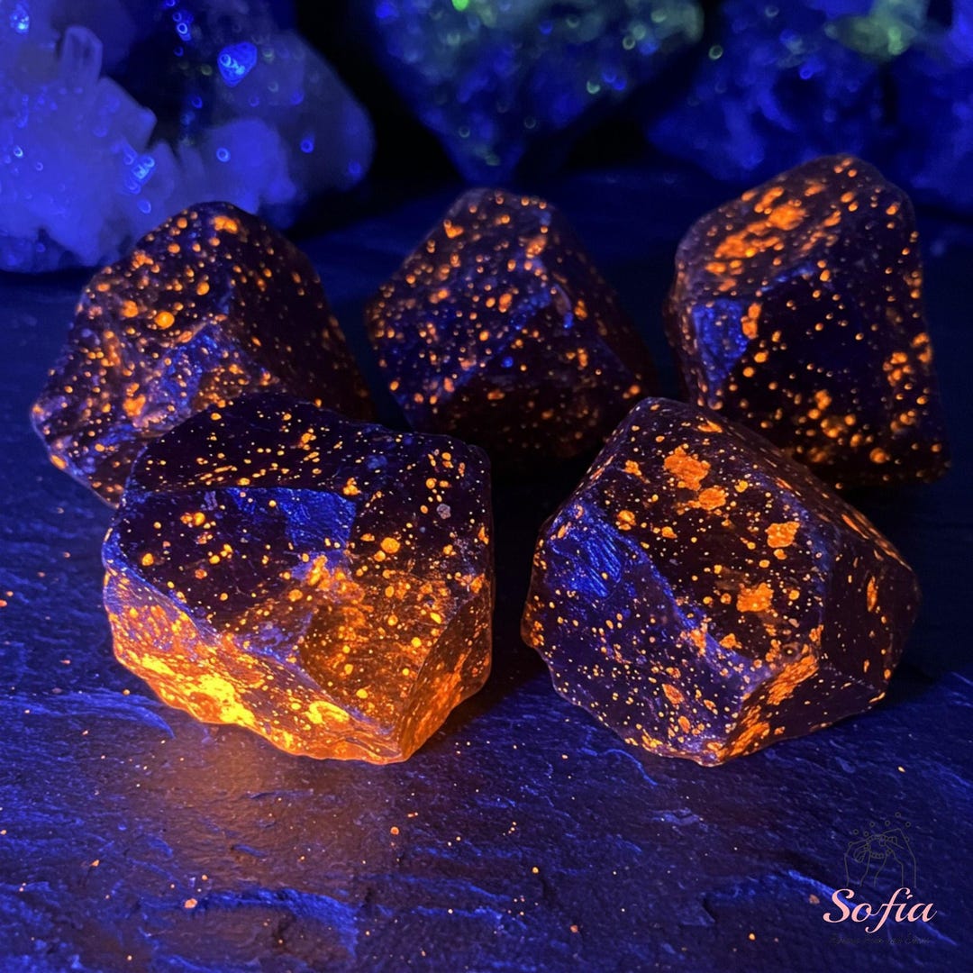 Raw Natural Yooperlite Crystal - UV Reactive Rough Stones Home ...