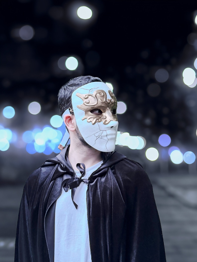 Eyes Wide Shut Black Velvet Hooded Cloak Eyes Wide Shut Cape Halloween ...