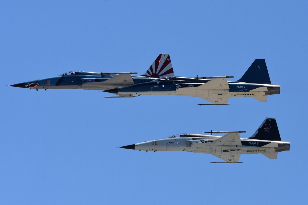 Three USN F-5N Tiger II "sun Downers" Fighter Jet Formation (VFC-111 ...