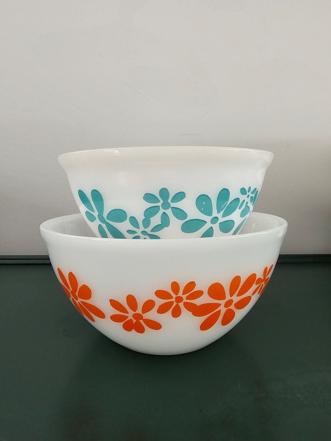 Agee Australian Pyrex Daisy Chain Nesting Bowl Set of 2, Orange 8 and ...