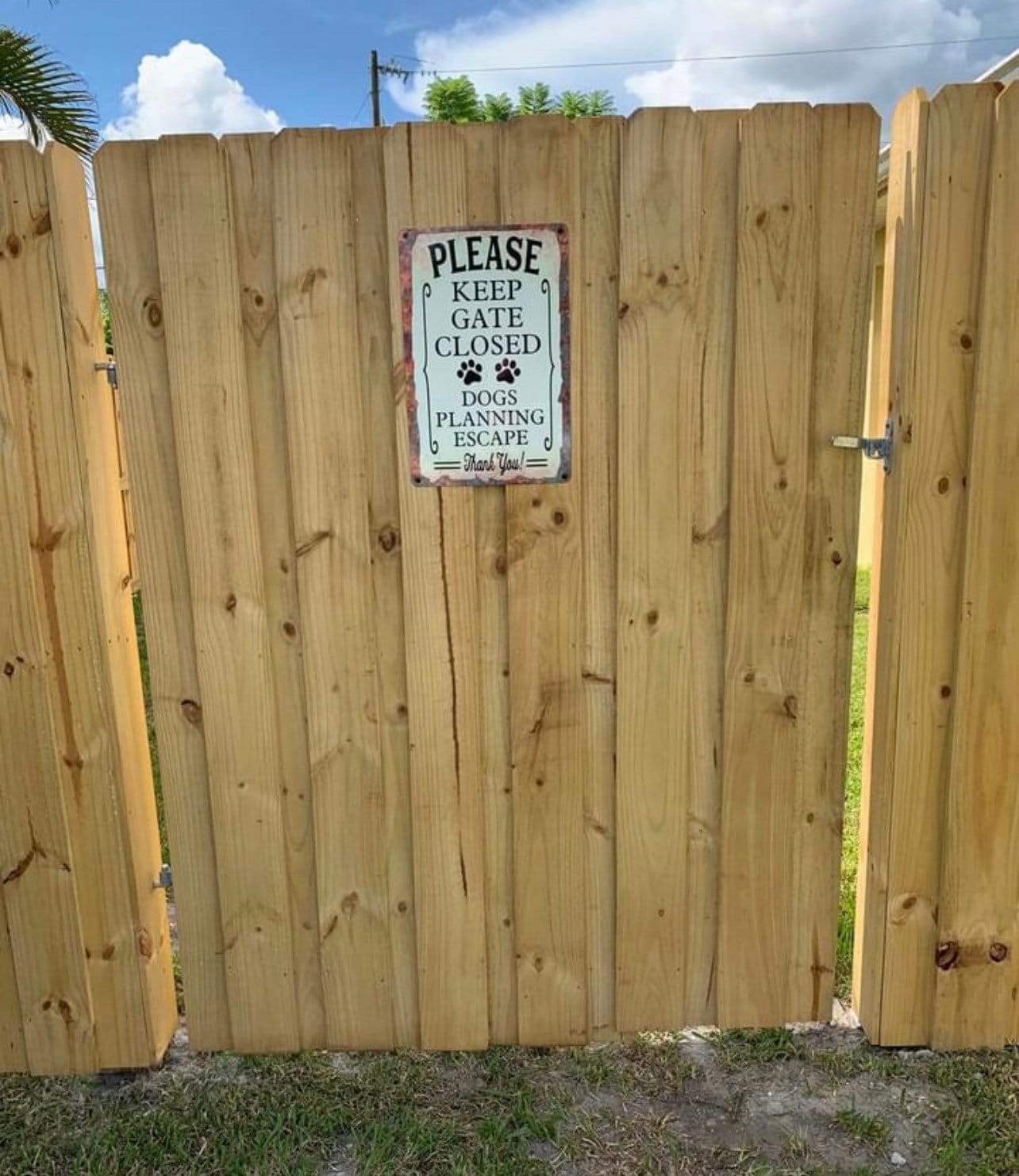 PLEASE Keep GATE Closed DOGS Planning Escape, Funny Sign, for Dog ...