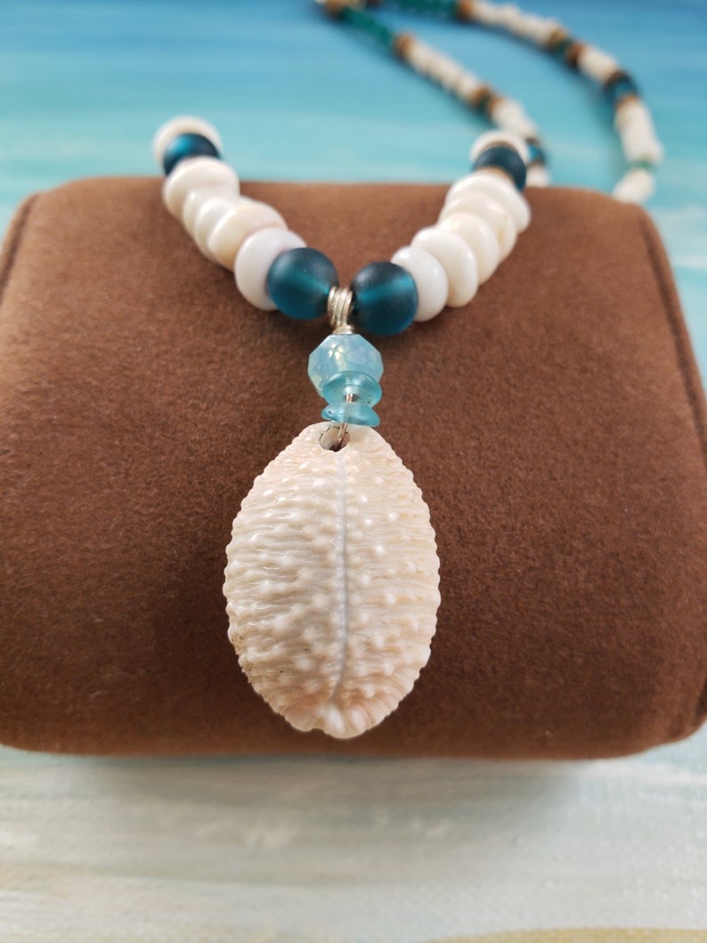 Hawaiian Cowrie and Puka Shell Necklace - Etsy