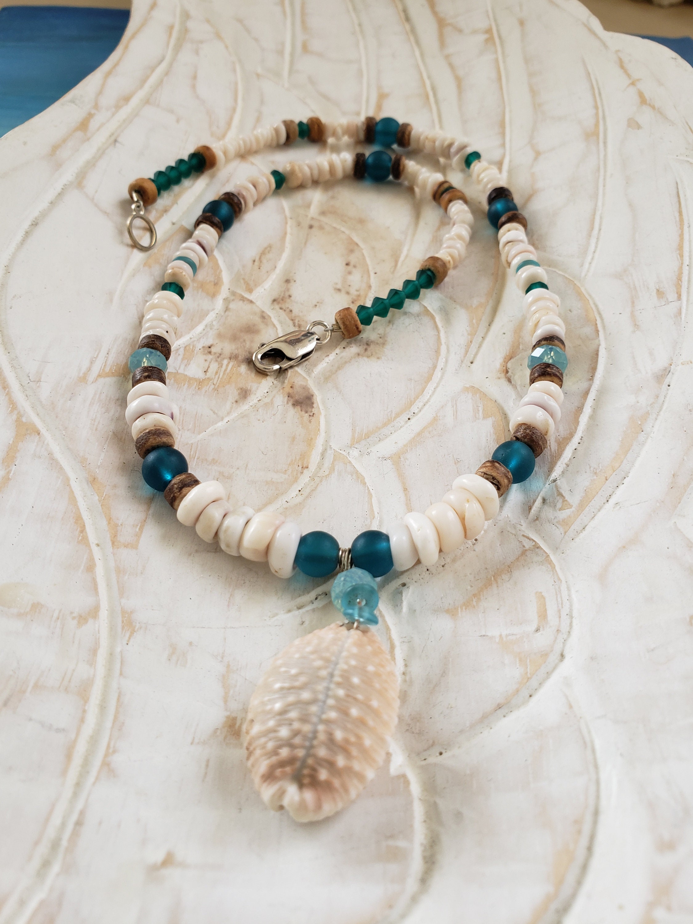 Hawaiian Cowrie and Puka Shell Necklace - Etsy