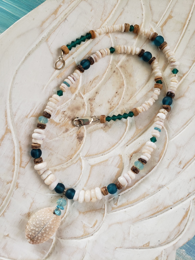 Hawaiian Cowrie and Puka Shell Necklace - Etsy