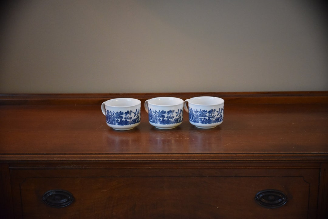 3 Churchill Pottery Blue Willow Large Mugs 7floz. in Excellent ...