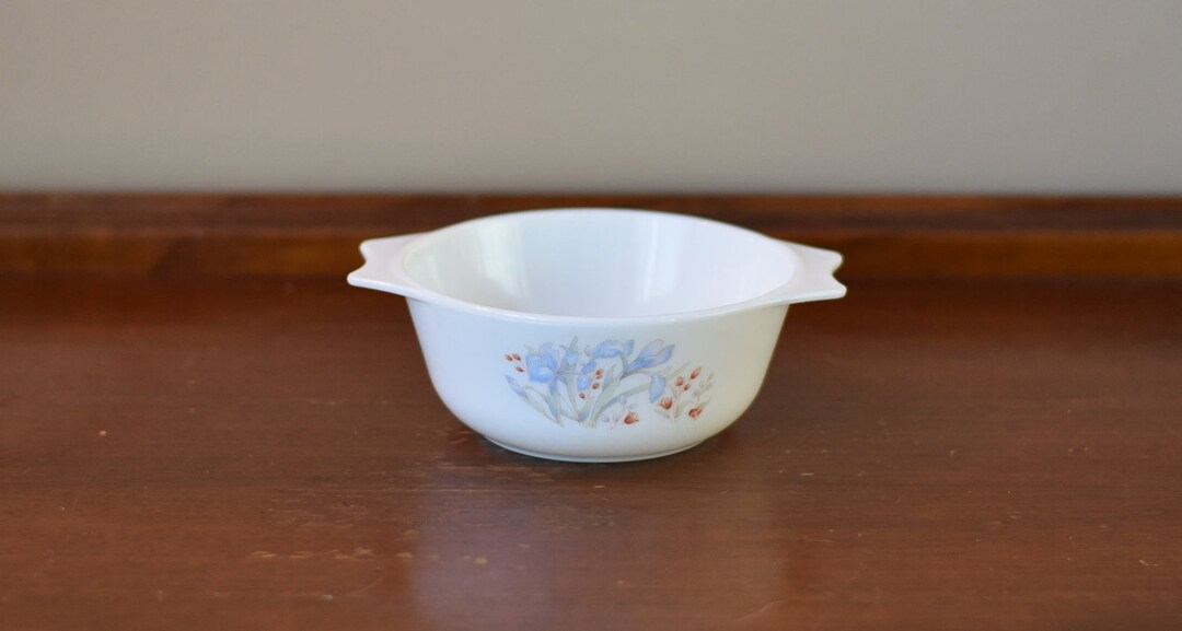 Vintage Pyrex Blue Iris 8" Casserole W/ Handles - Made in England - Etsy