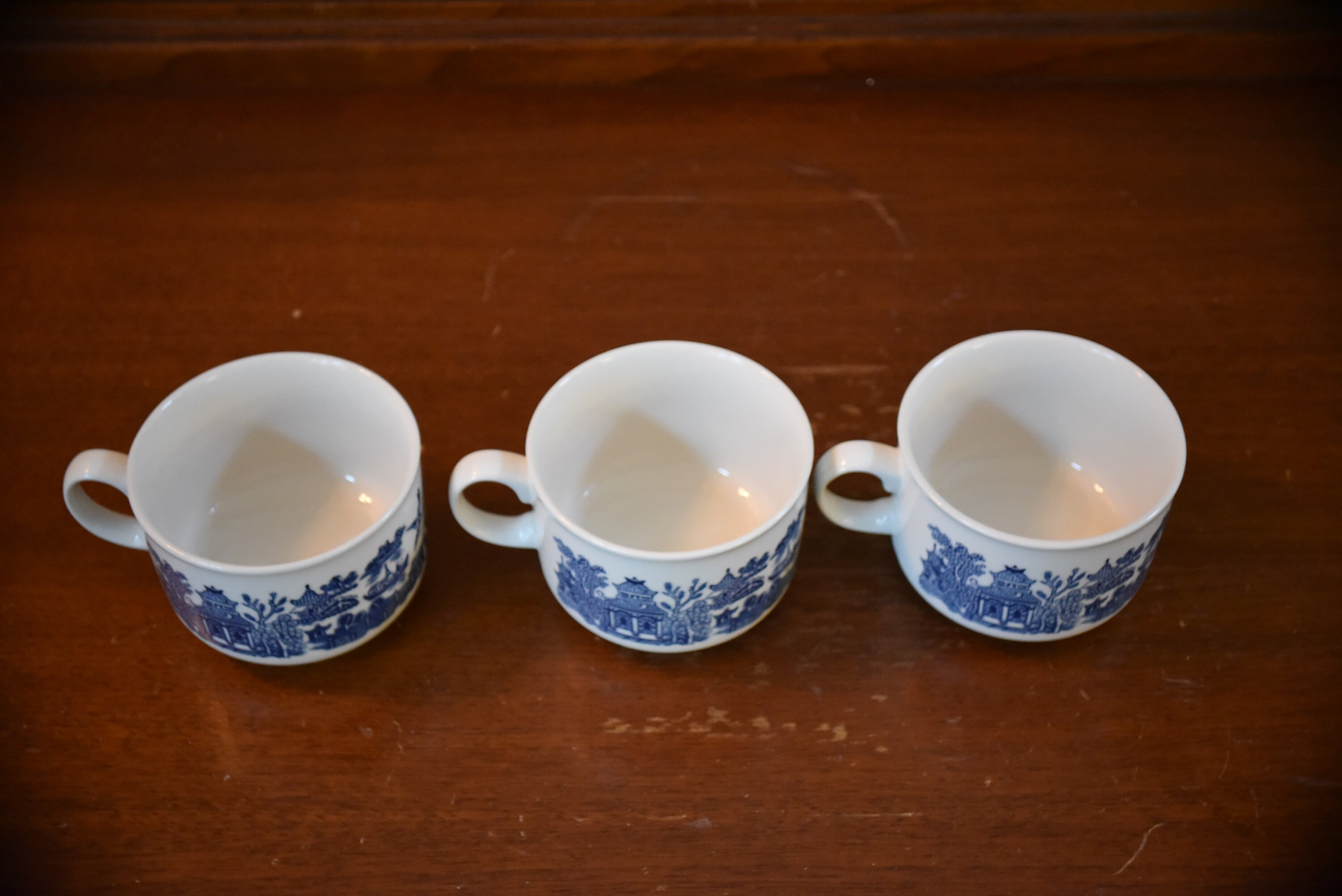 3 Churchill Pottery Blue Willow Large Mugs 7floz. in Excellent ...