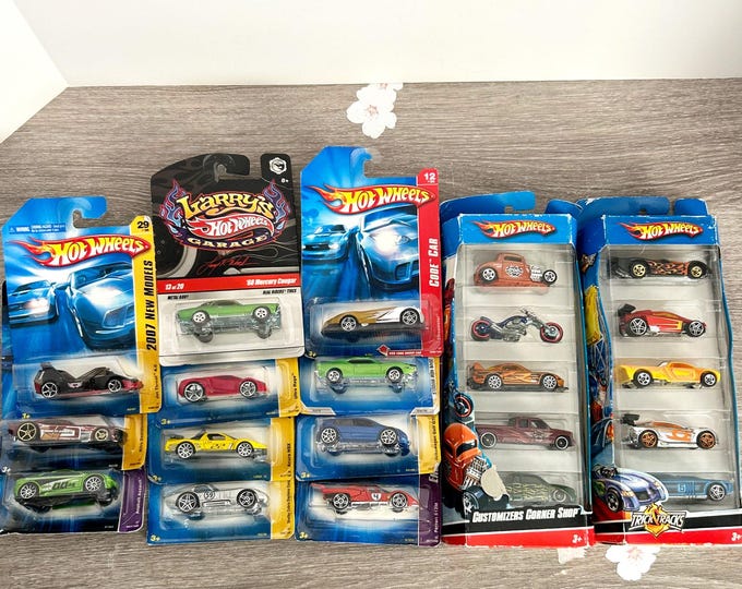 Mixed Lot of 21 Mattel Hot Wheels Sealed Die Cast Cars Damaged Card ...