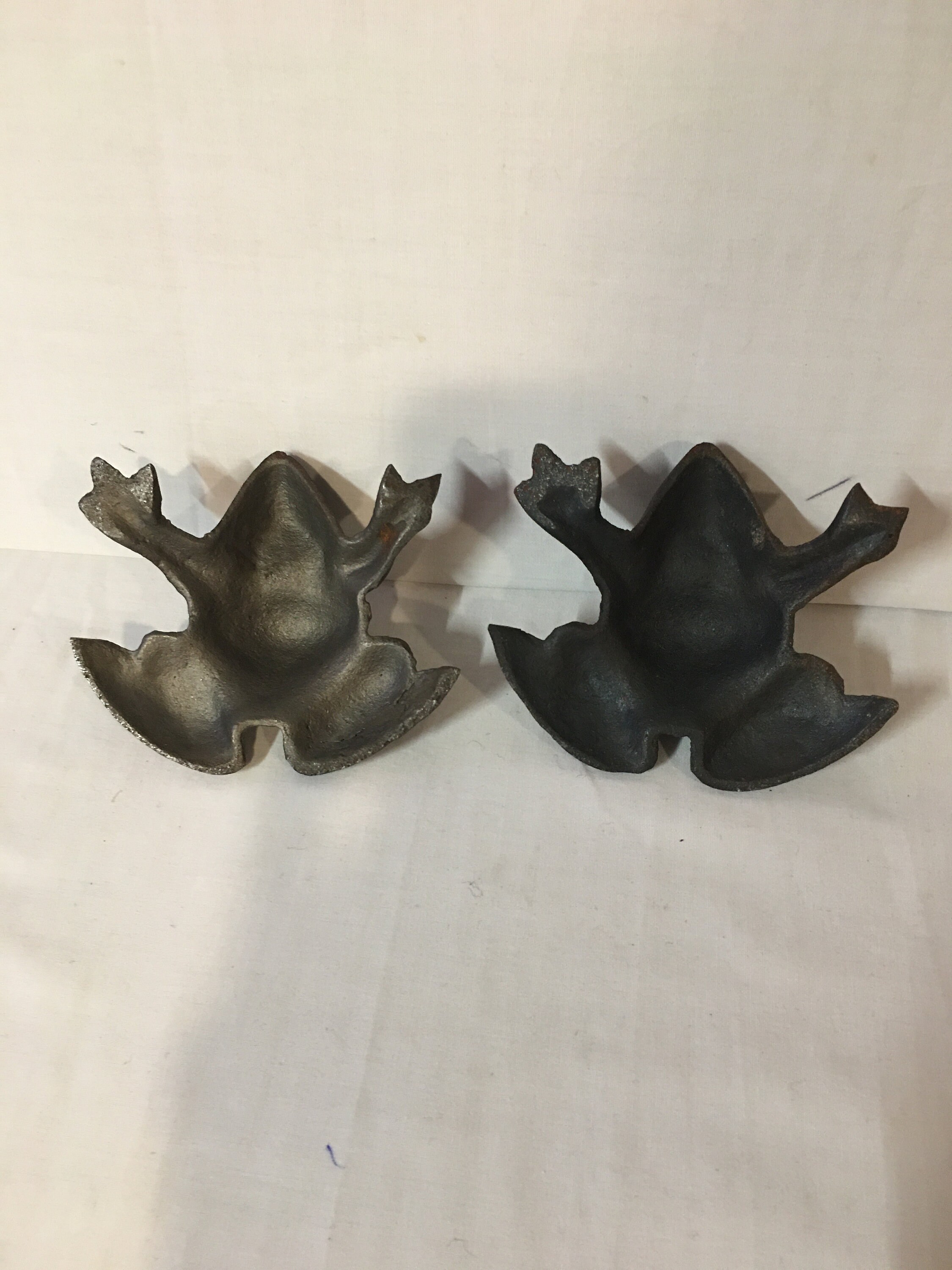 Vintage Cast Iron Frogs - Etsy