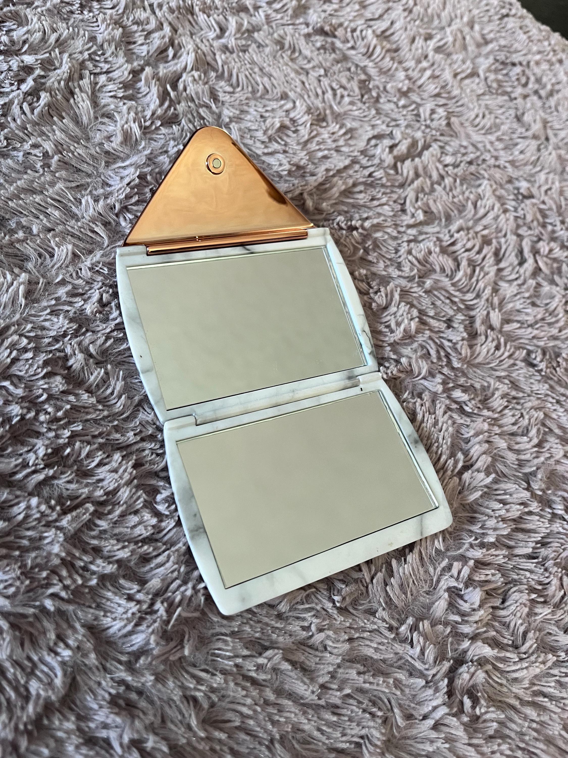 Compact Mirror With a Marble-like Pattern and a Rose Gold Clasp ...