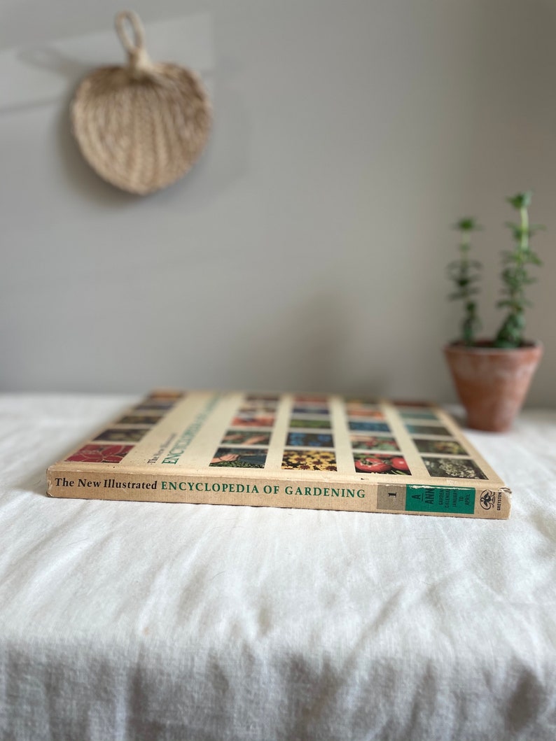 Vintage "the New Illustrated Encyclopedia of Gardening (unabridged ...