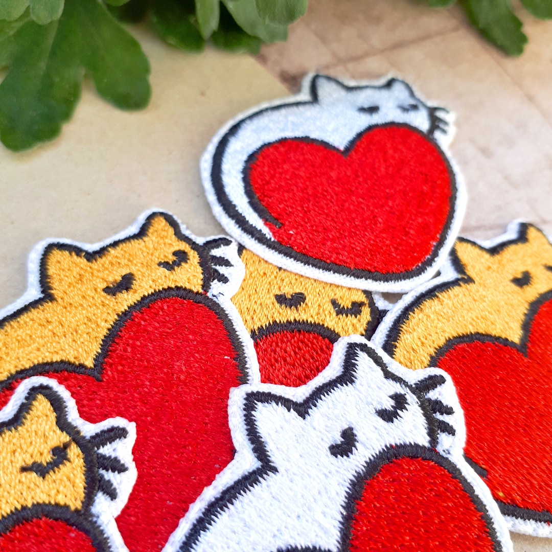 Iron-on Patch Cat With Heart Cute Kawaii Sweet Small Cartoon Iron-on ...