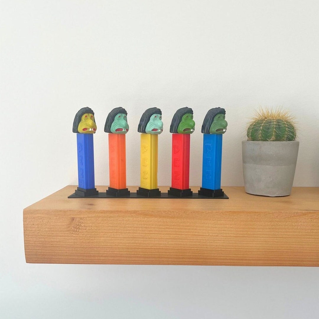 Diagonal Pez Display for Vintage No Feet Pez Dispensers (PEZ NOT ...