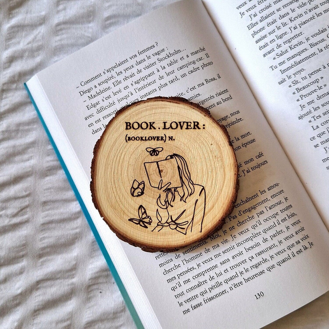 Laser Engraved Wooden Log "book Lover" Accompanied by Its Personalized ...