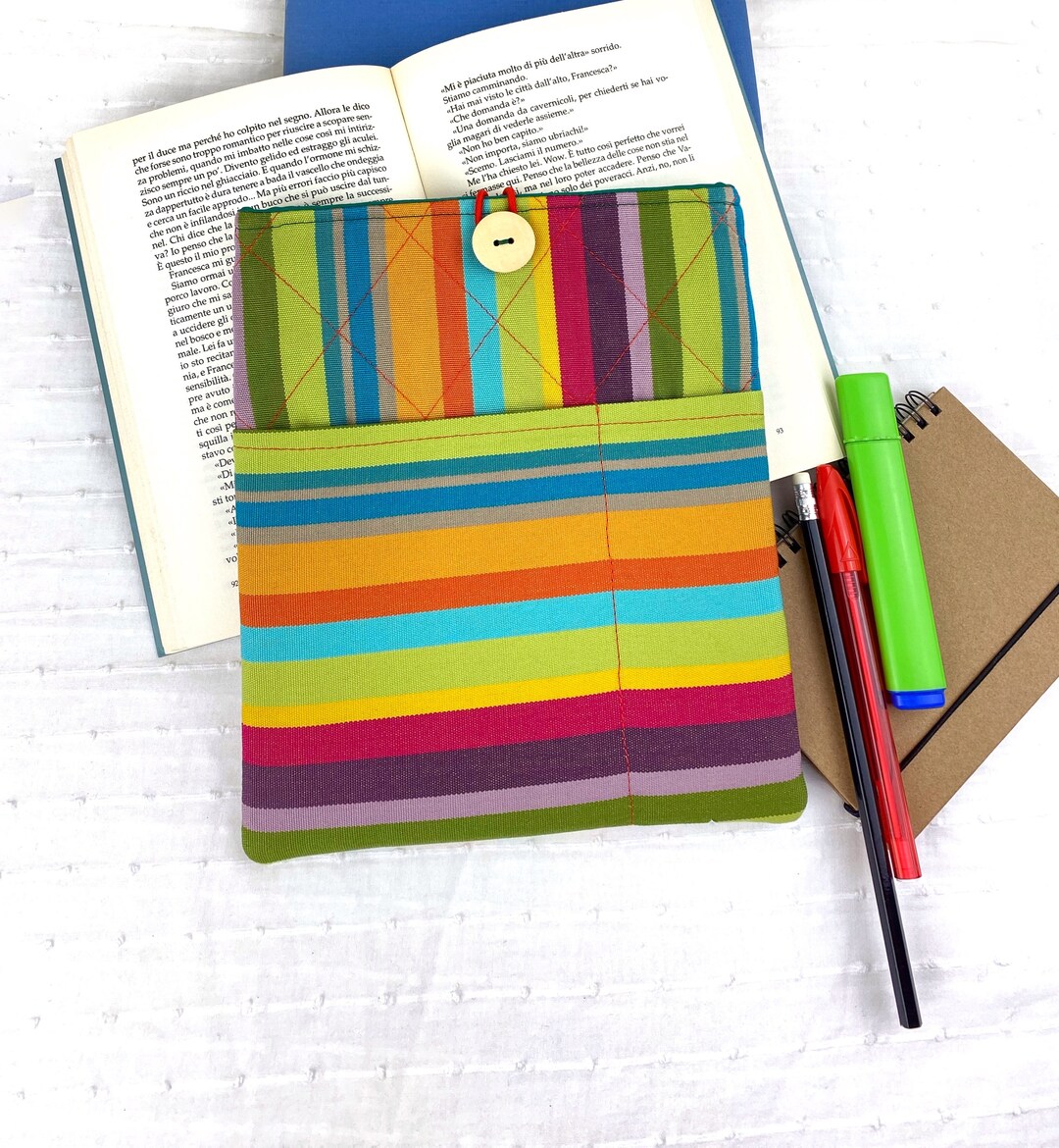 Rainbow Book Cover, Padded Book Protector, Pochette Livre, Rainbow Book ...