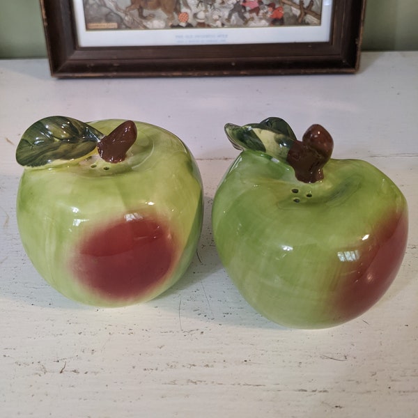 Apple Salt and Pepper Shakers - Etsy