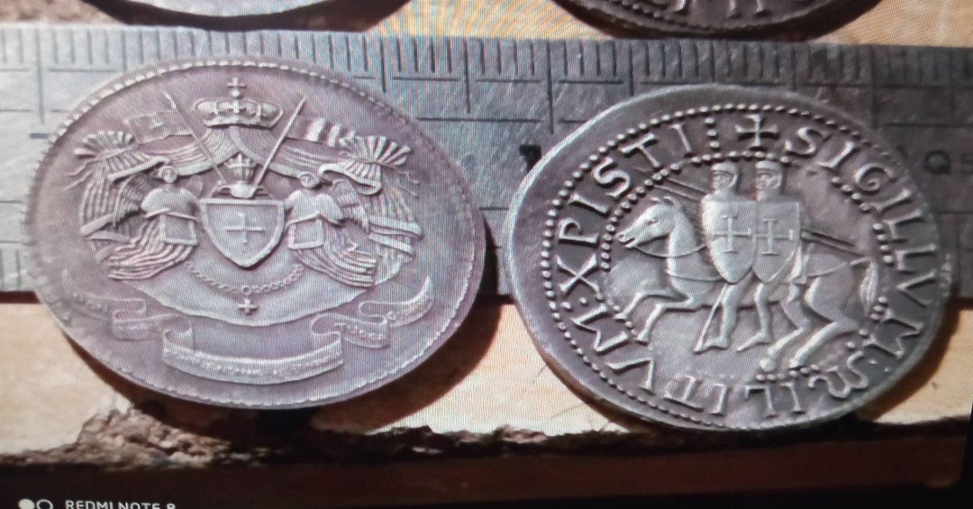1 Medals Piles Seal of the Templars Facing Coat of Arms Knights Templar ...