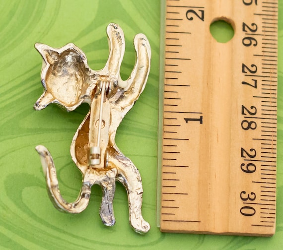 Vintage Playful Leaping Cat Gold Tone Brooch - W15 - Gem