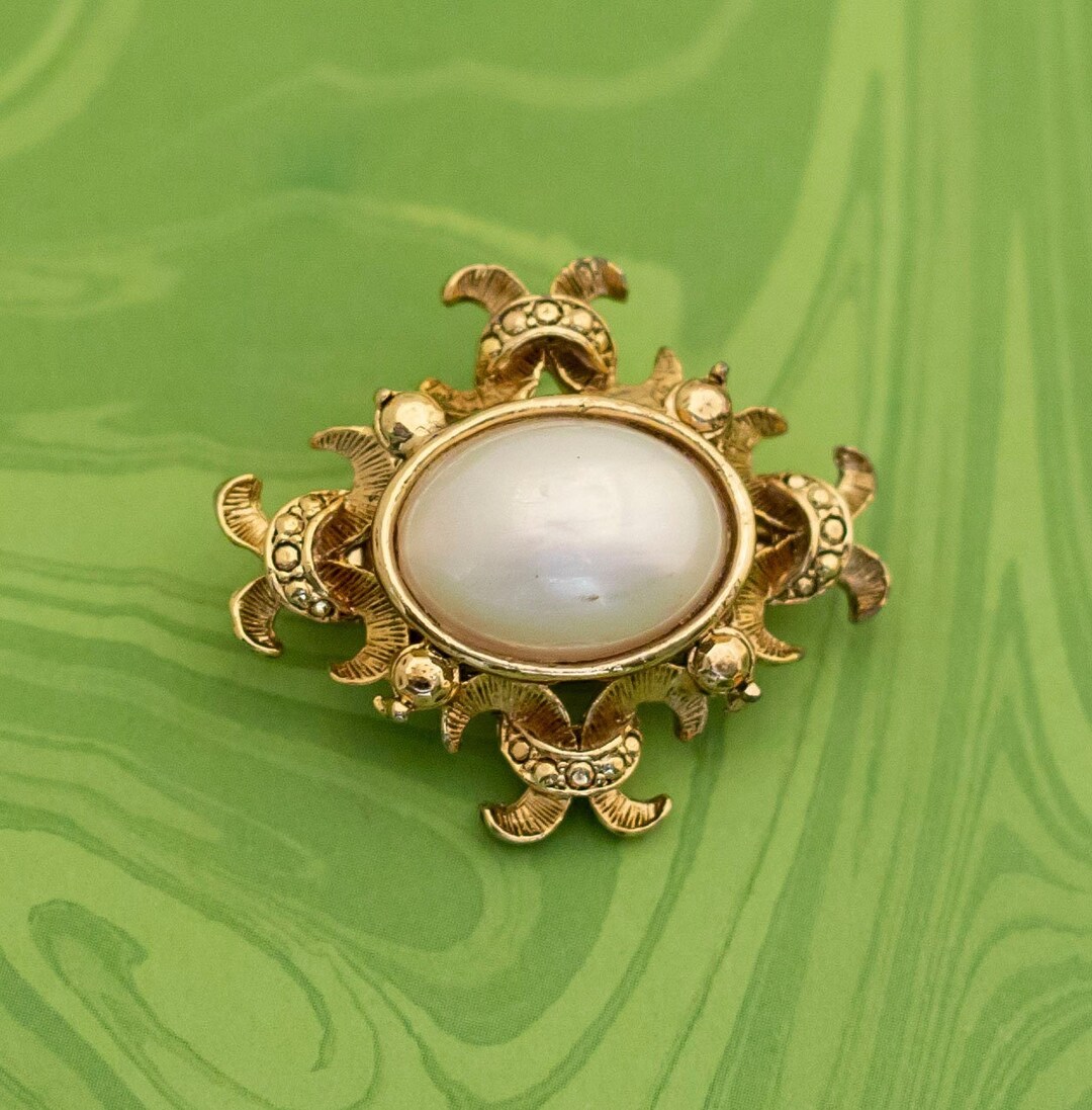 Vintage Victorian Intricate Pearl Crest Brooch - W14 - Etsy