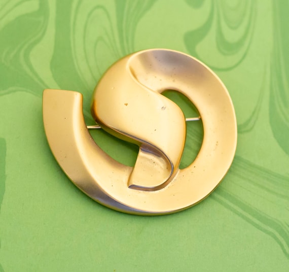 Vintage Golden Spiral Intricate Stylish Brooch - W15 - Gem