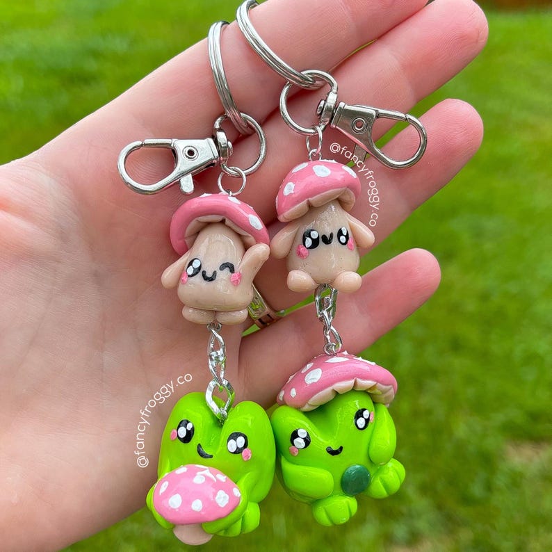 Handmade Frog Holding Mushroom Toadstool | Froggy | Garden | Figurine | Frog | Kawaii | Gift ...
