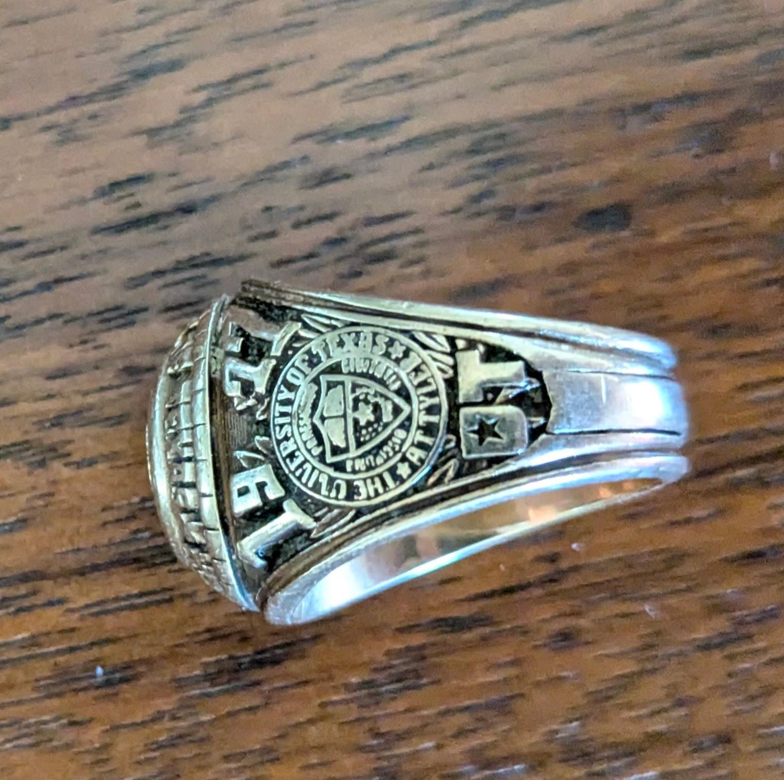 University of Texas at Tyler 10k Gold Class of 1977 Class Ring W ...