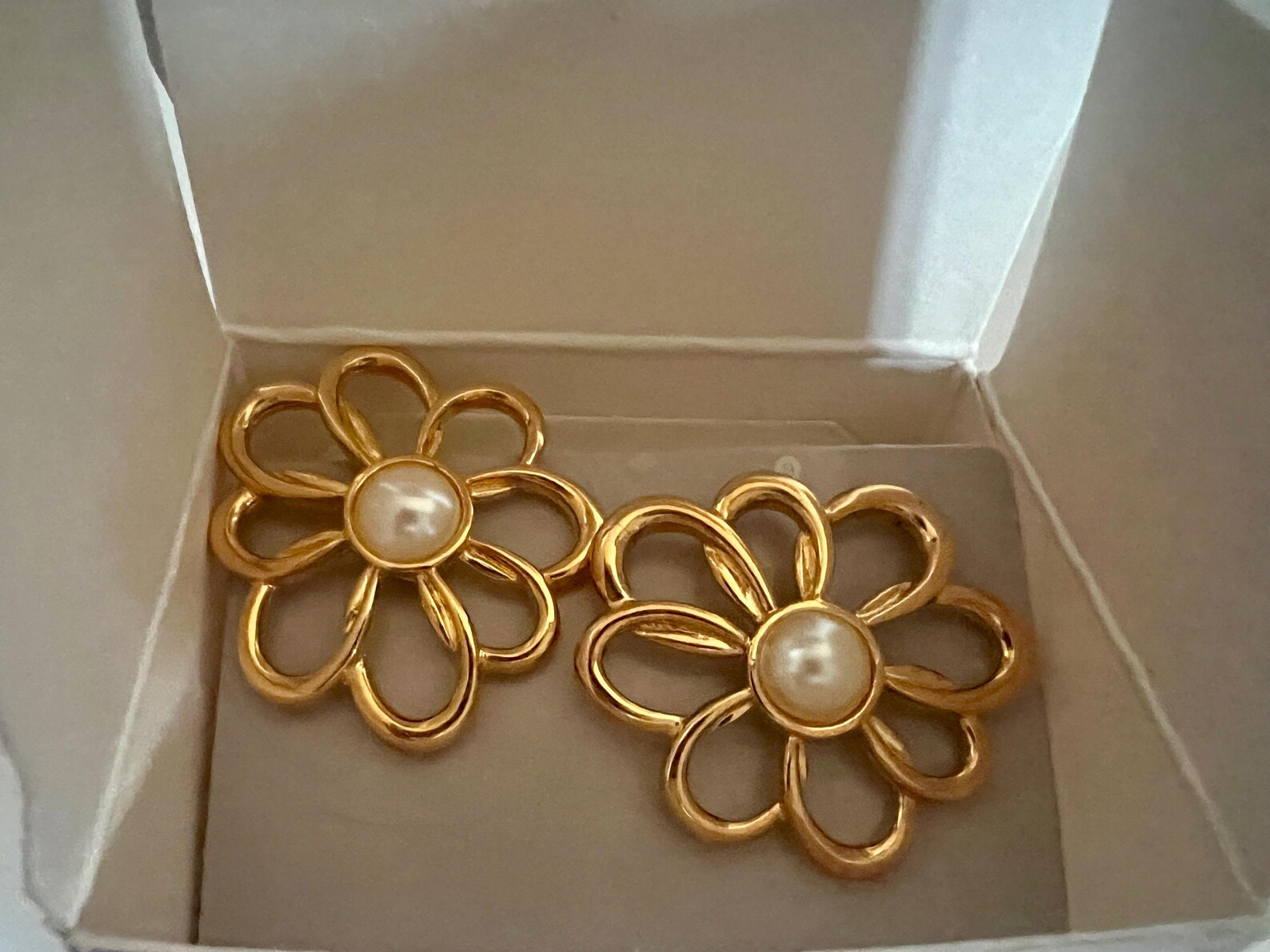 Vintage Avon Daisy Bouquet Pierced Earrings Goldtone With Simulated ...