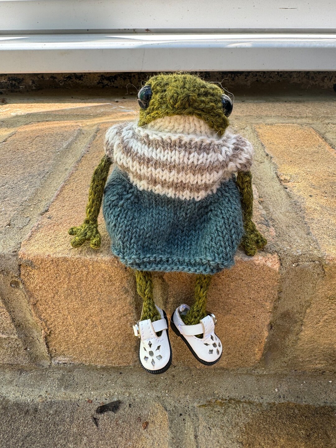 1 X READY-MADE Poseable Knitted Frog With Dress and Shoes - Etsy UK
