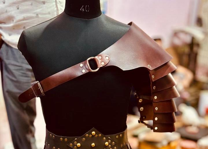 Medieval Spaulder Armor SCA Articulated Pauldron, Genuine Leather - Etsy