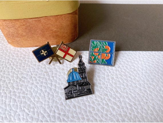 Travel pin / Vintage collection item / - Gem
