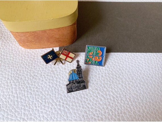 Travel pin / Vintage collection item / - Gem