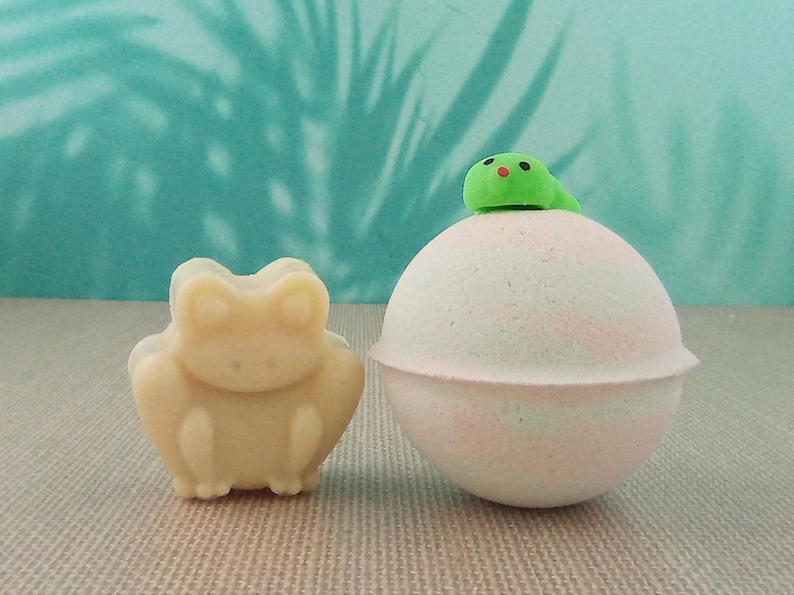 Handmade Animal Soap and XL Bubblegum Scented Bath Bomb Set, Squishy ...