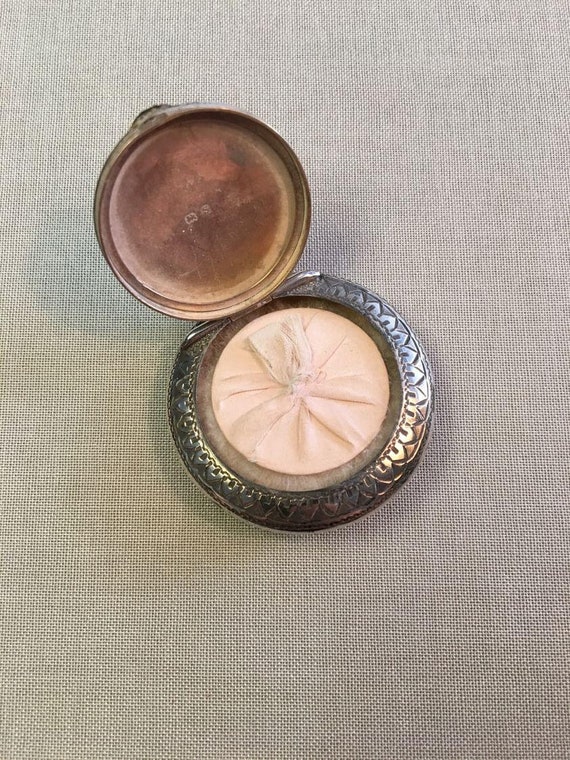 Antique silver miniature powder compact c.1917 - Gem