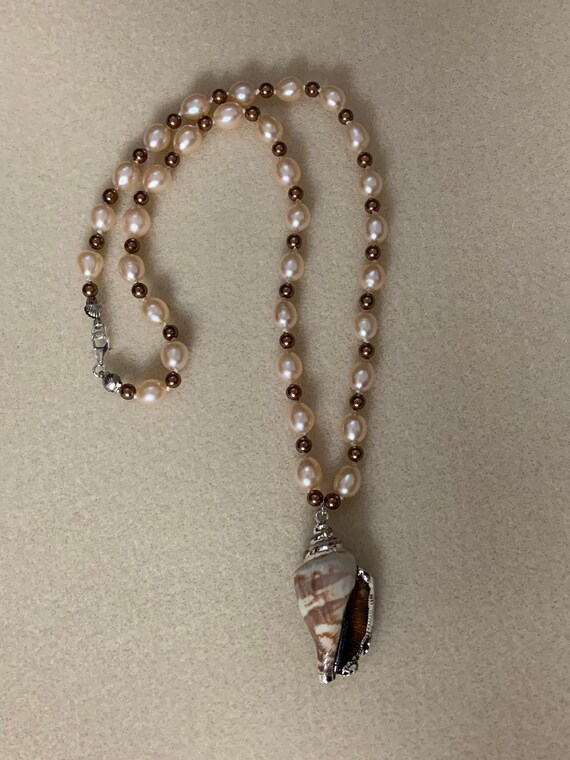 Shell Pendant 18 Pearl Necklace Peach and Bronze Pearls - Etsy