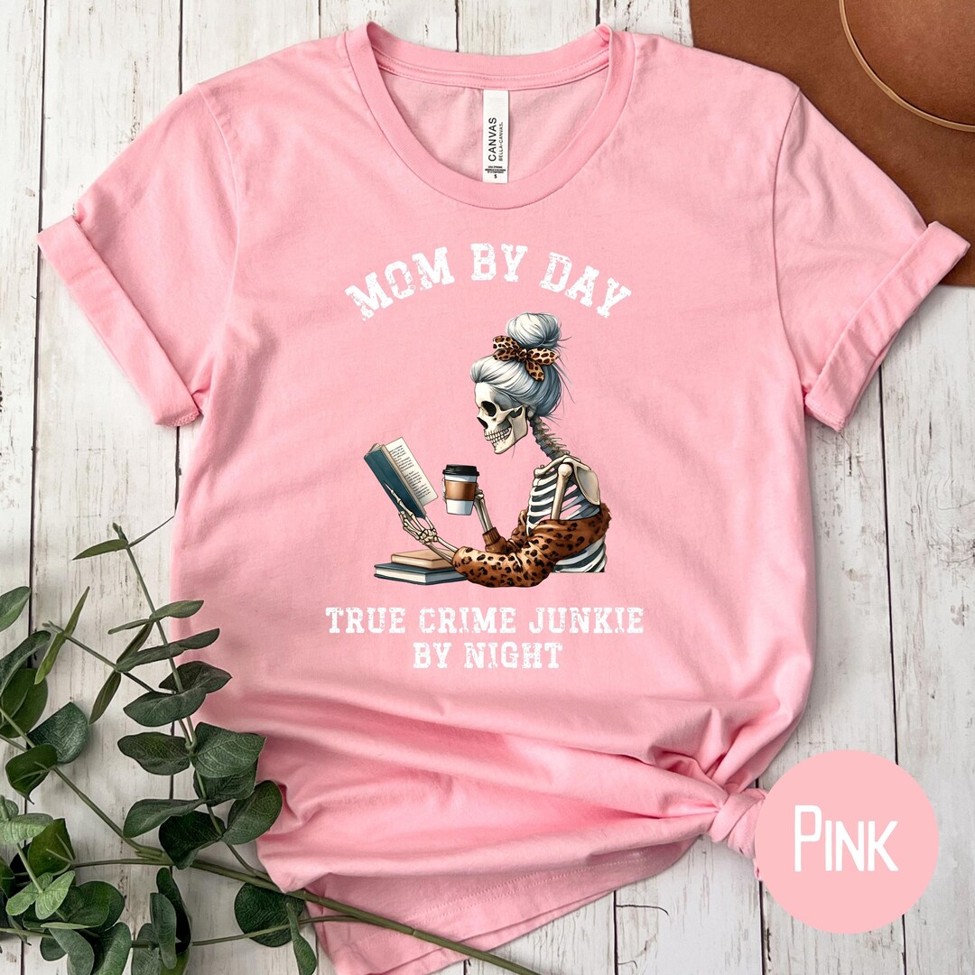 Mom by Day True Crime Junkie by Night Tee Shirt Gift for True Crime ...