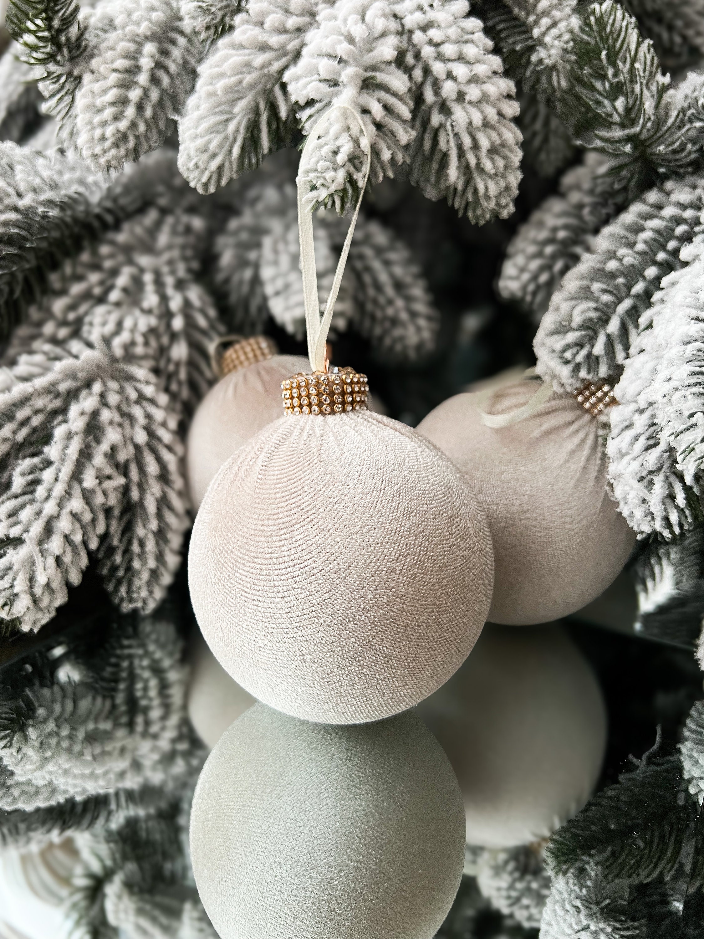 BEIGE TREE DECORATIONS Handmade Velvet Christmas Balls, Beige Christmas ...