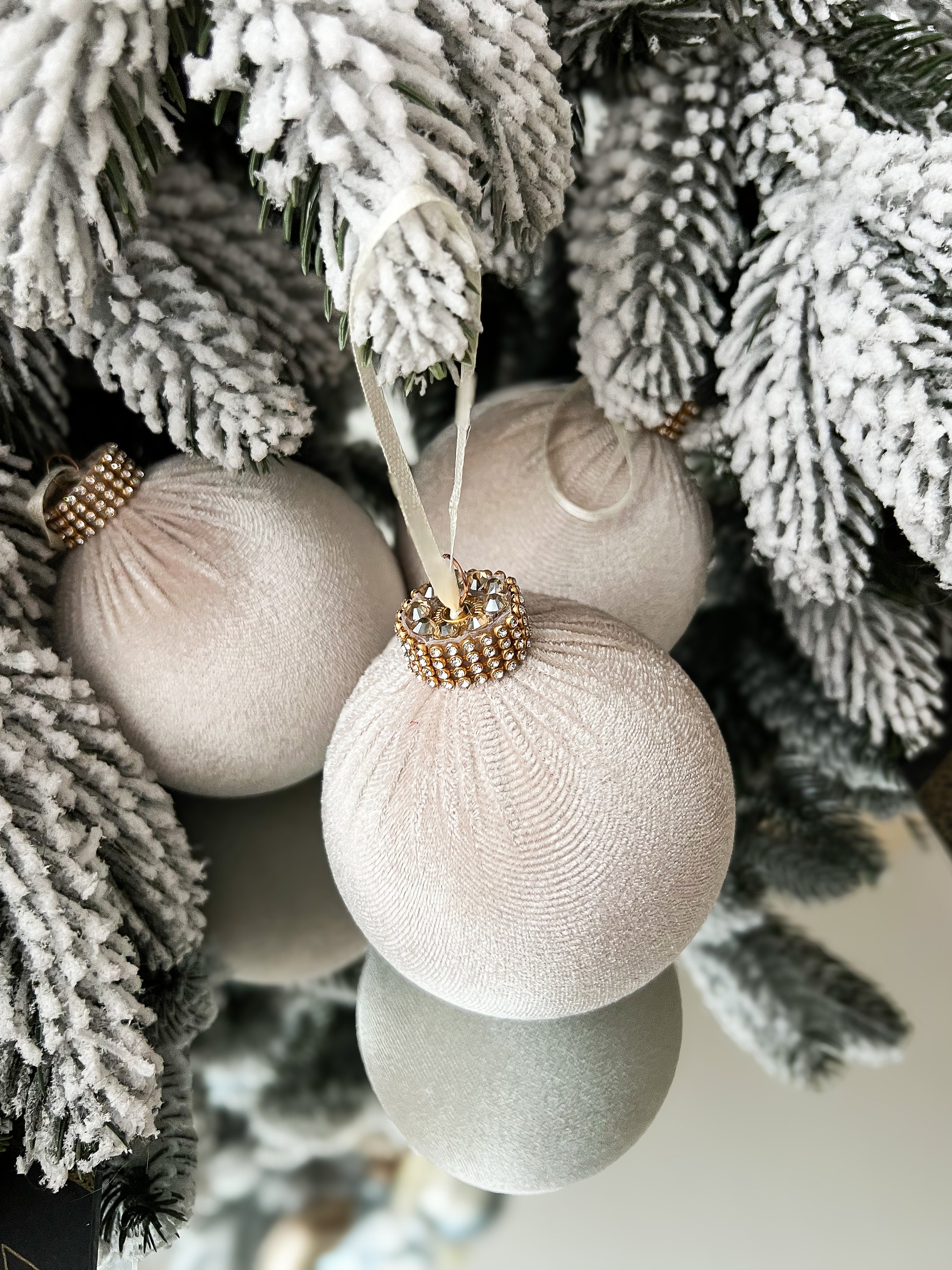 BEIGE TREE DECORATIONS Handmade Velvet Christmas Balls, Beige Christmas ...