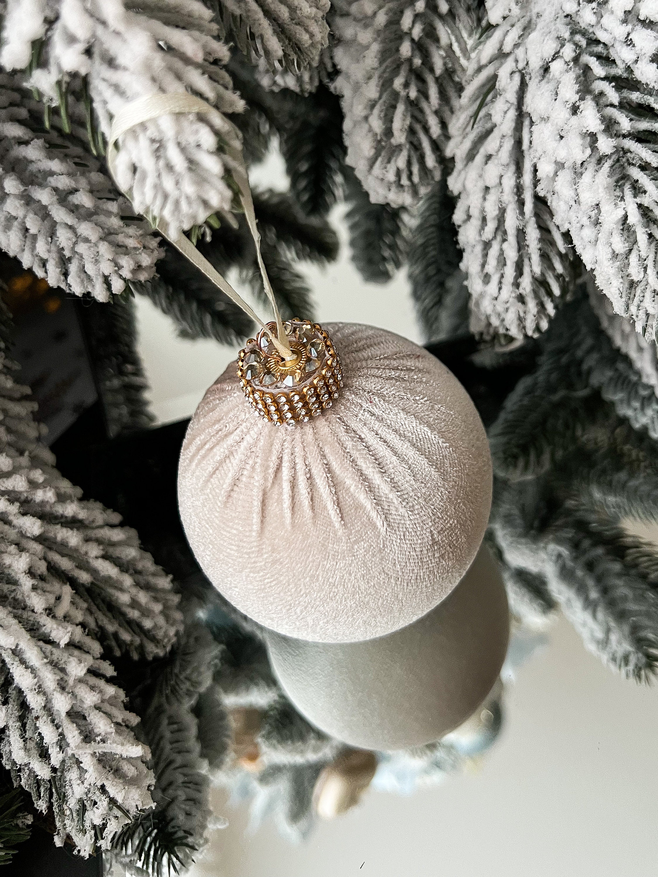 BEIGE TREE DECORATIONS Handmade Velvet Christmas Balls, Beige Christmas ...