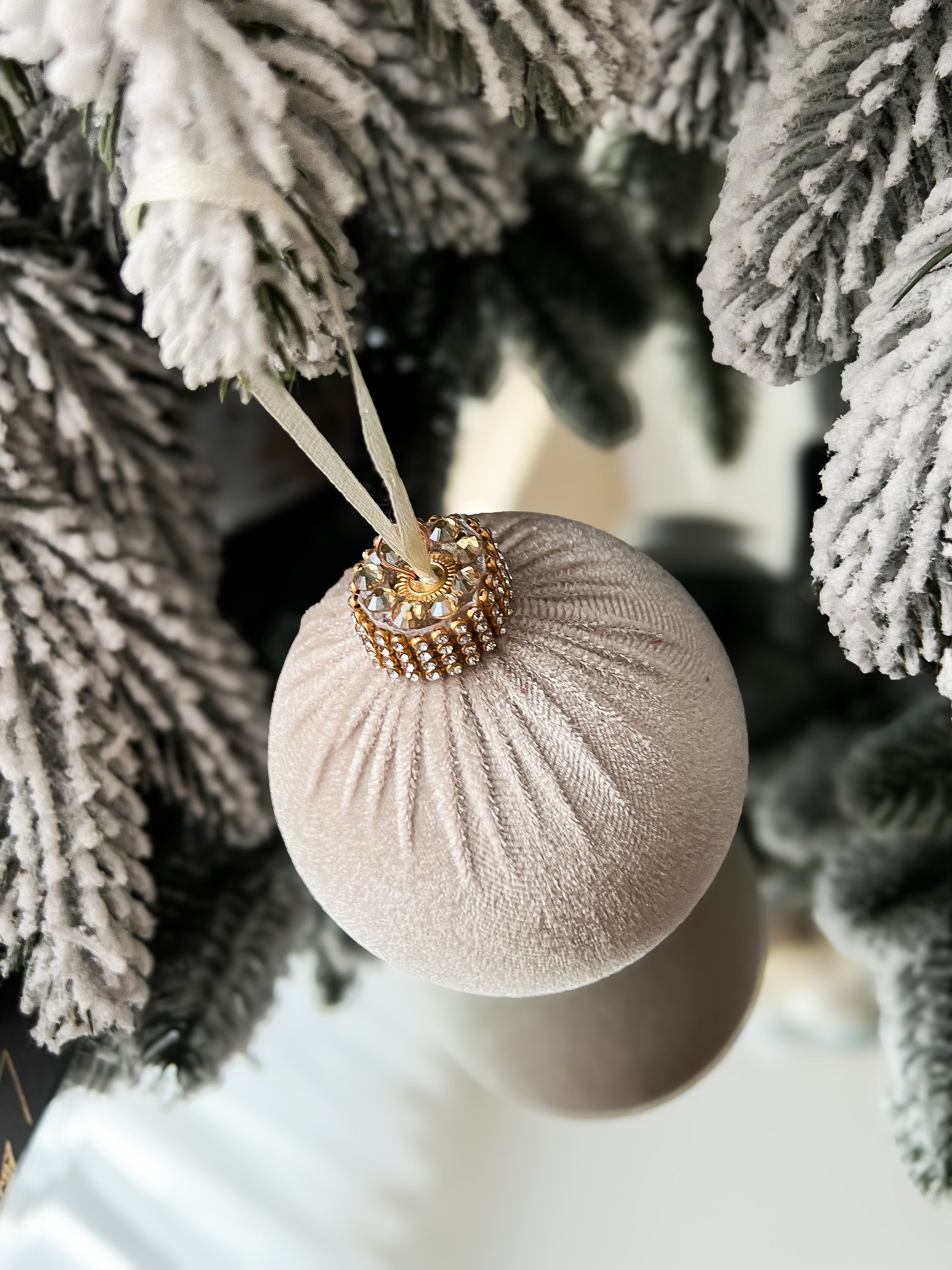 BEIGE TREE DECORATIONS Handmade Velvet Christmas Balls, Beige Christmas ...
