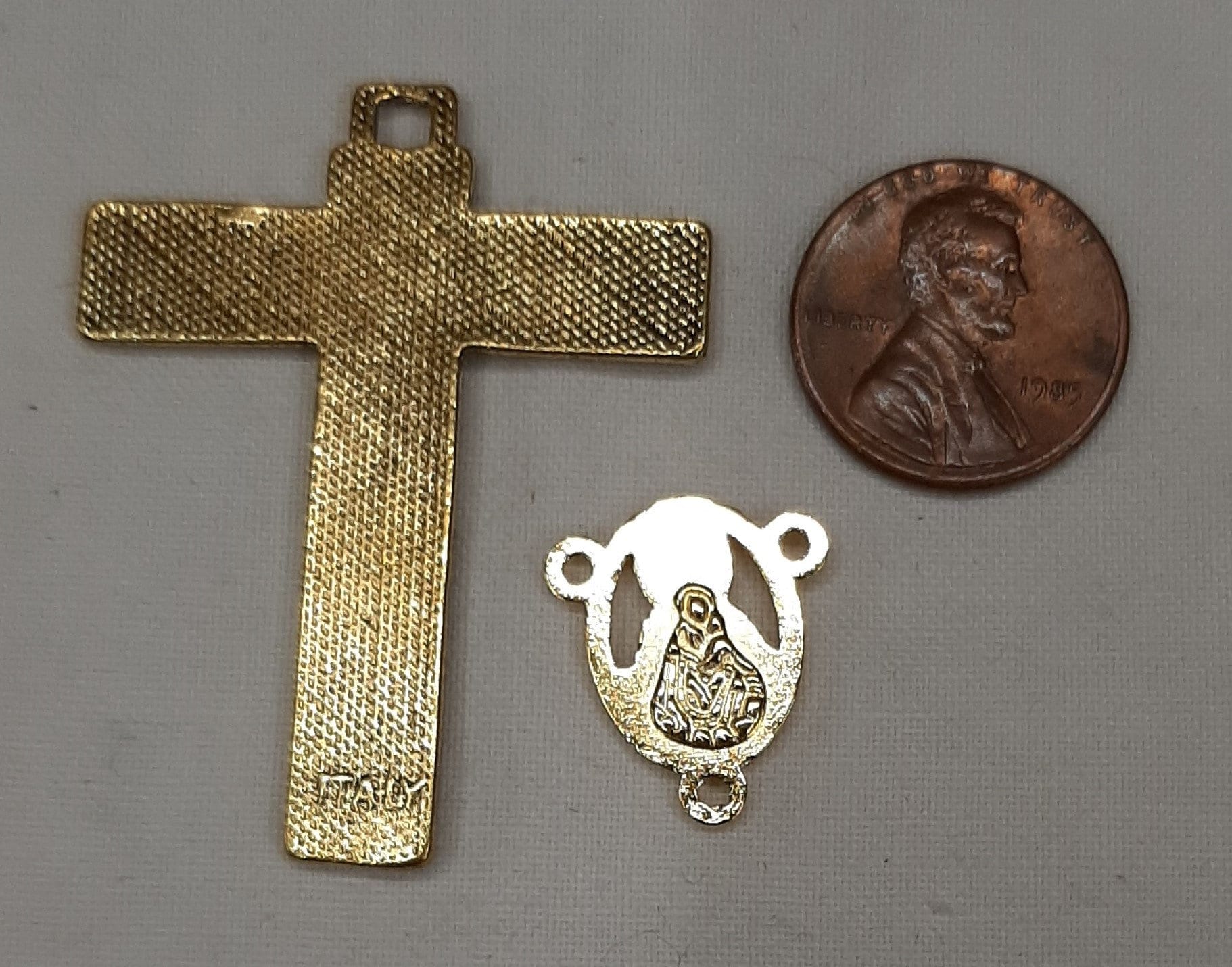 Shiny Goldtone Openwork Sacred Heart of Jesus Intermediary Medal and ...