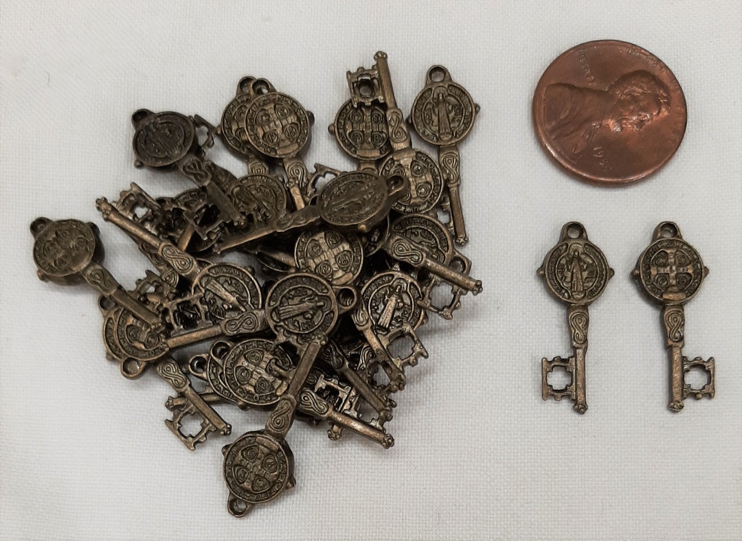 Lot of 25 Small Brasstone St. Benedict Key Benedictine Medals Jewelry ...