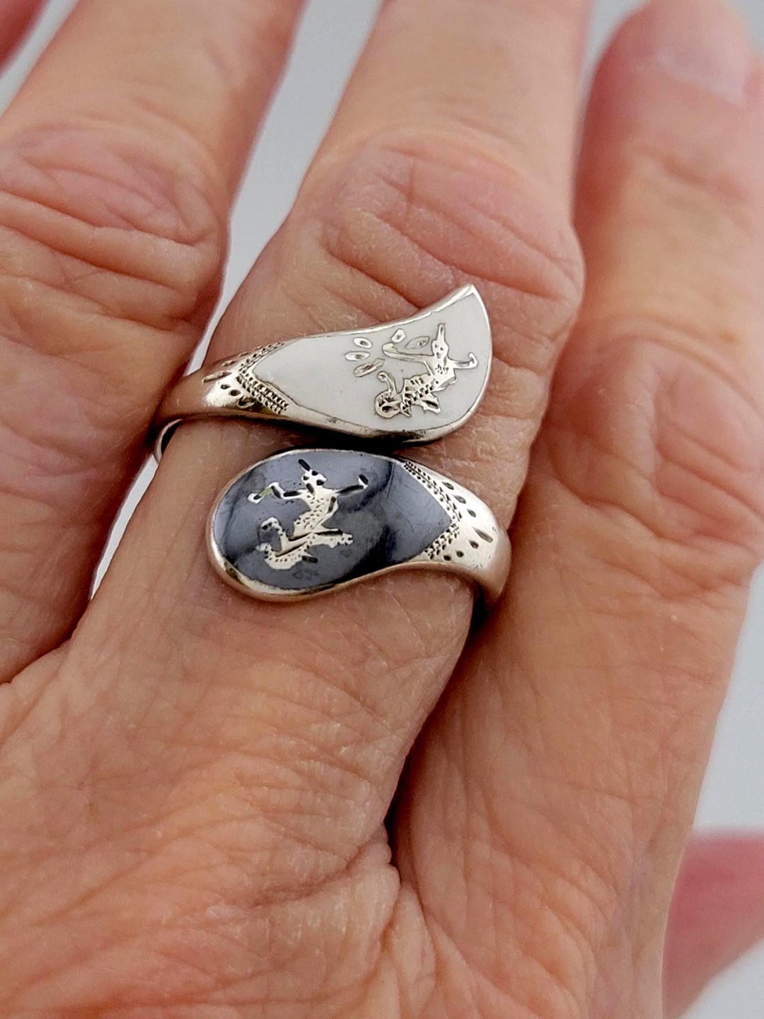Vintage Siam Ring, 1930s-1940s Black and White Niello Design in a ...