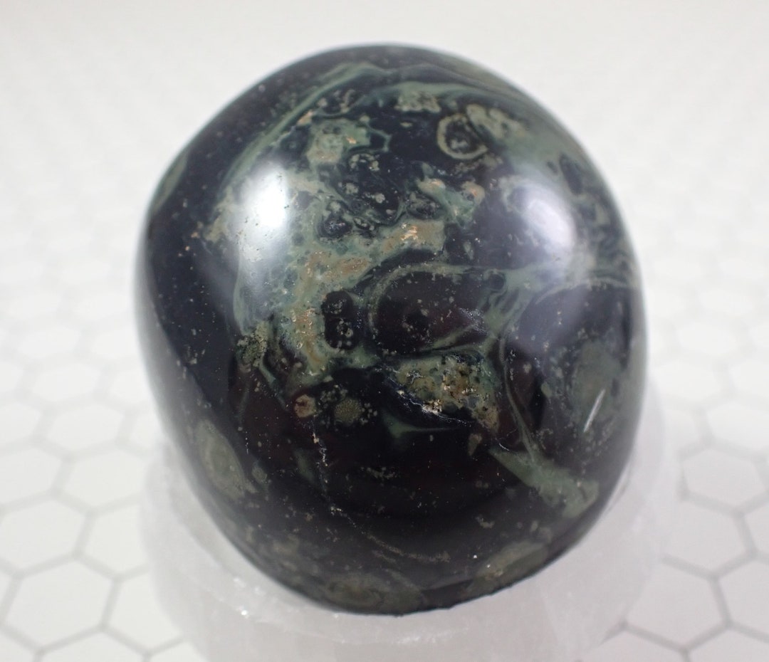 1 Piece Natural Kambaba Jasper Crystal Palm Stone - Shiny Dark Green ...
