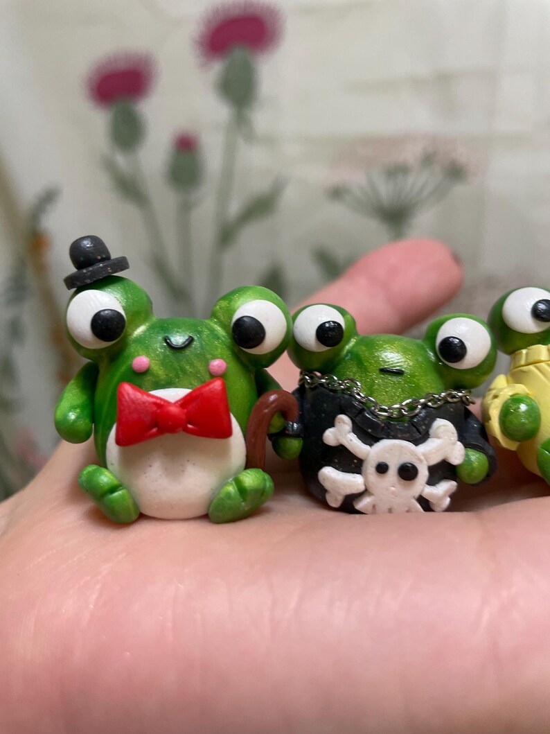 Small Frog Figures - Froggy Friends - Customizable Frog - Hand Sculpted ...