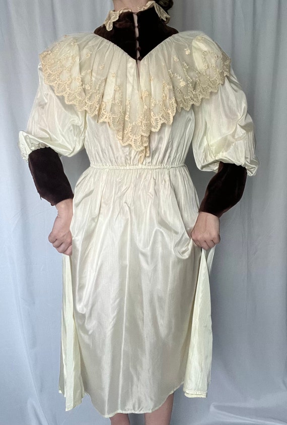 Vintage Midi Length Off-White and Brown Velvet Prairi… - Gem