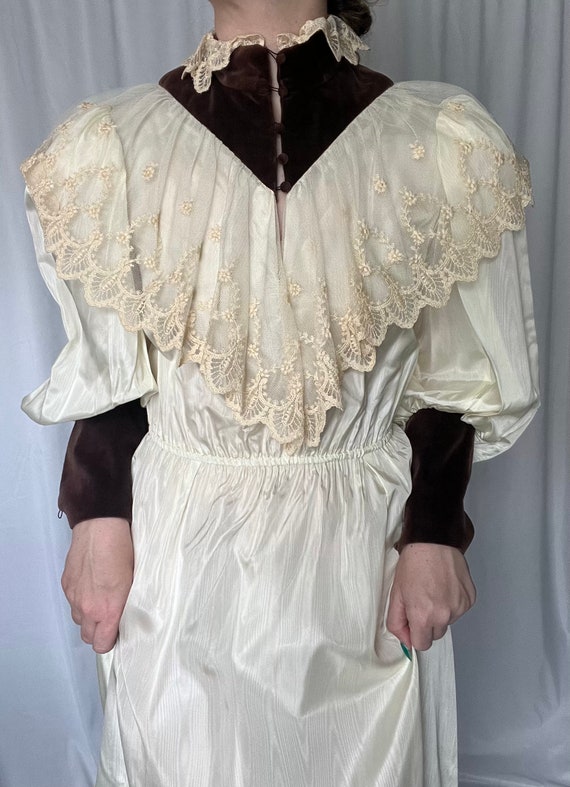 Vintage Midi Length Off-White and Brown Velvet Prairi… - Gem