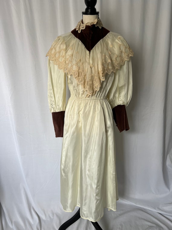 Vintage Midi Length Off-White and Brown Velvet Prairi… - Gem