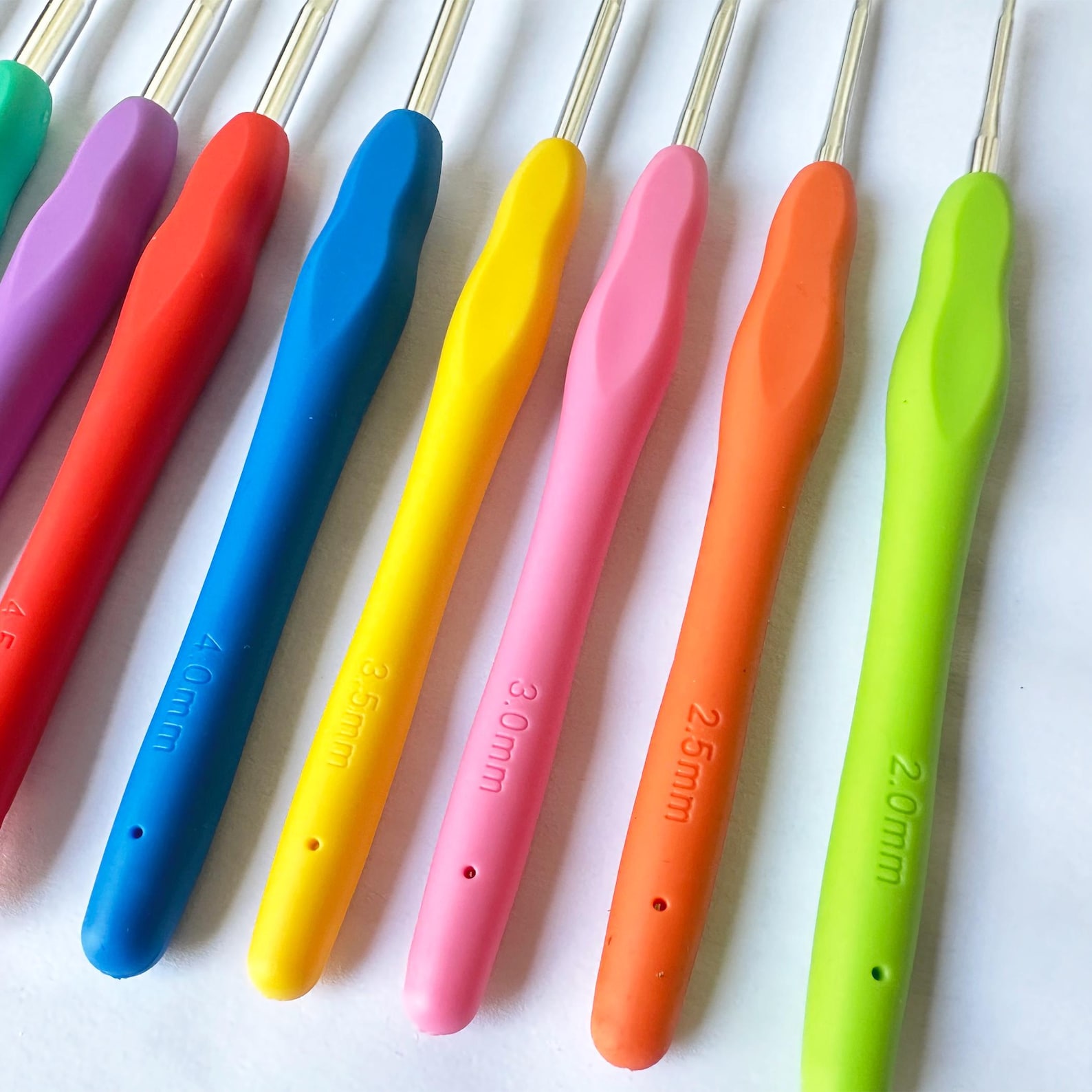Ergonomic Crochet Hook.2-10mm. 14 Sizes for Pick. Colorful Silicone ...